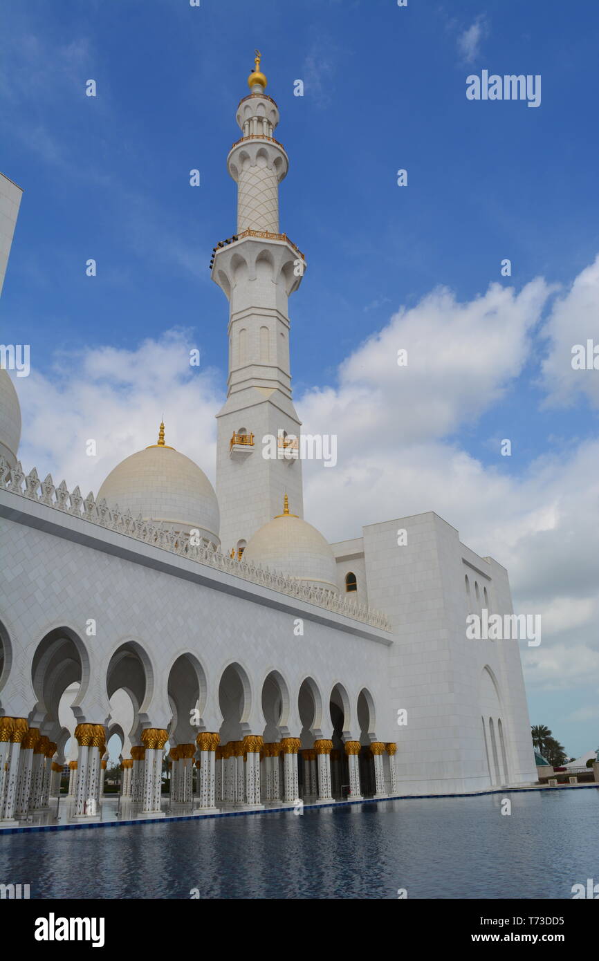 Sheikh Zayed Mosque Stock Photo - Alamy