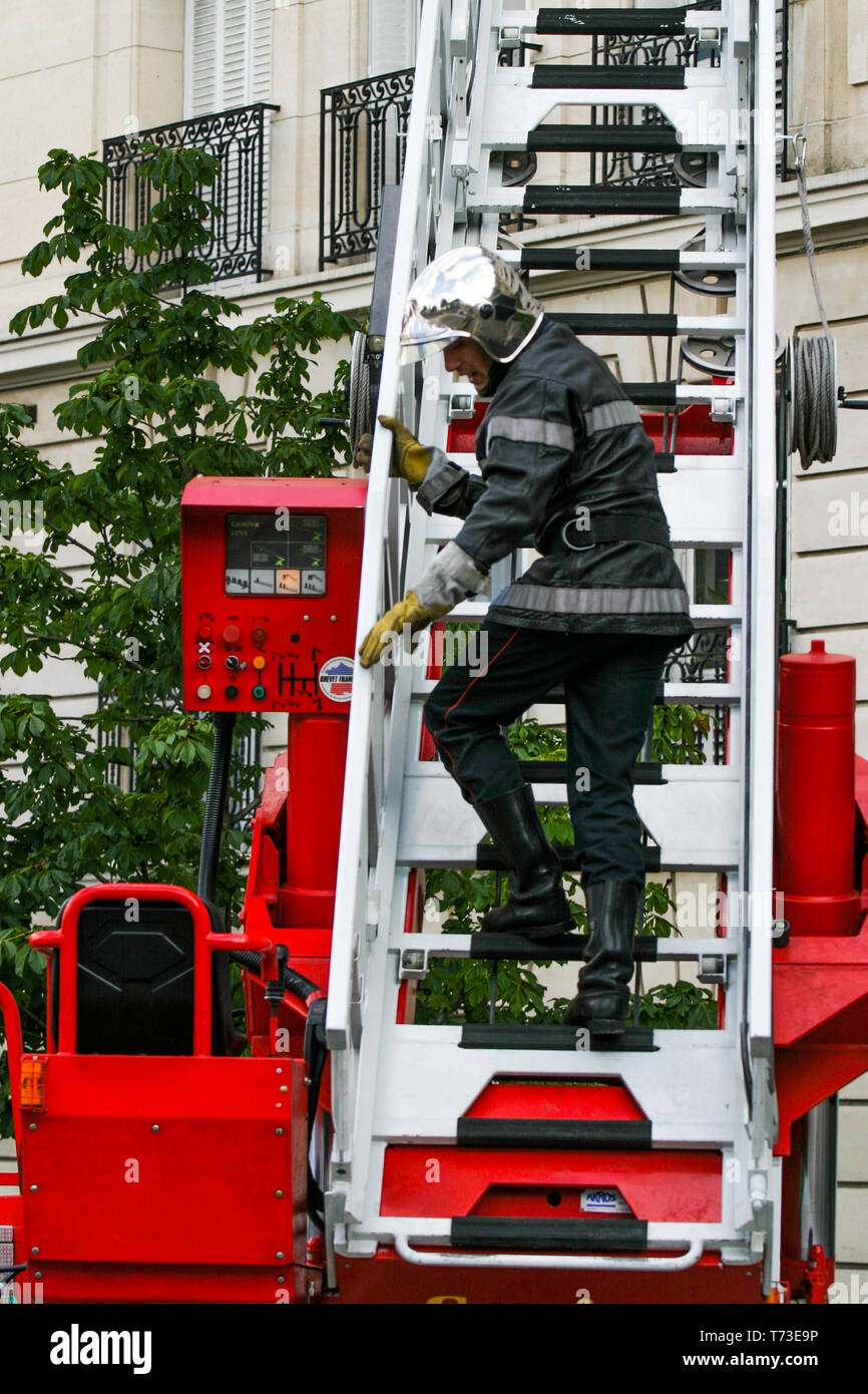 Paris firefighters stop appartment fire, Paris, France Stock Photo - Alamy