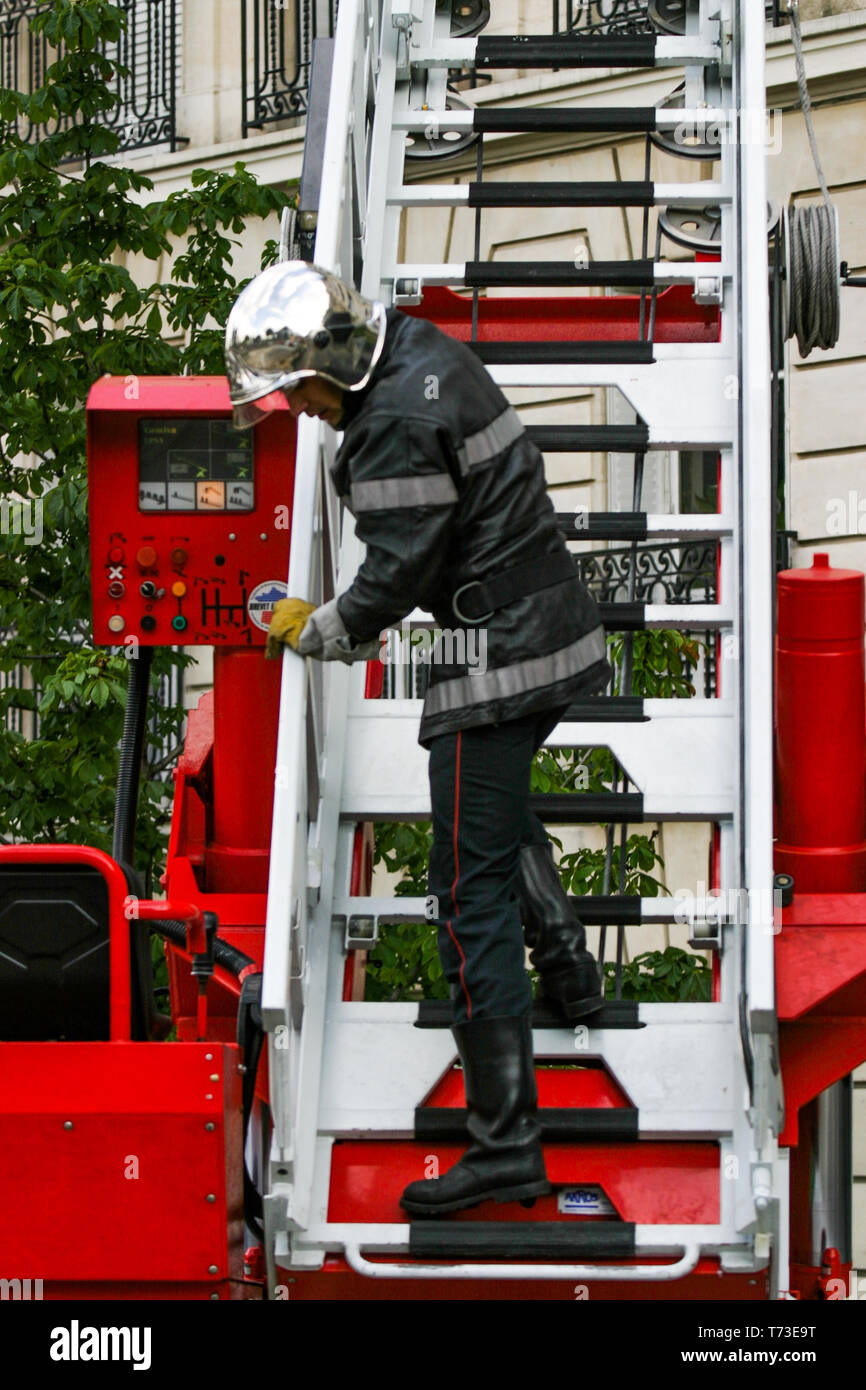 Paris firefighters stop appartment fire, Paris, France Stock Photo - Alamy