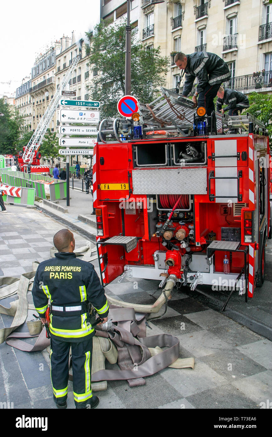 Paris firefighters stop appartment fire, Paris, France Stock Photo - Alamy