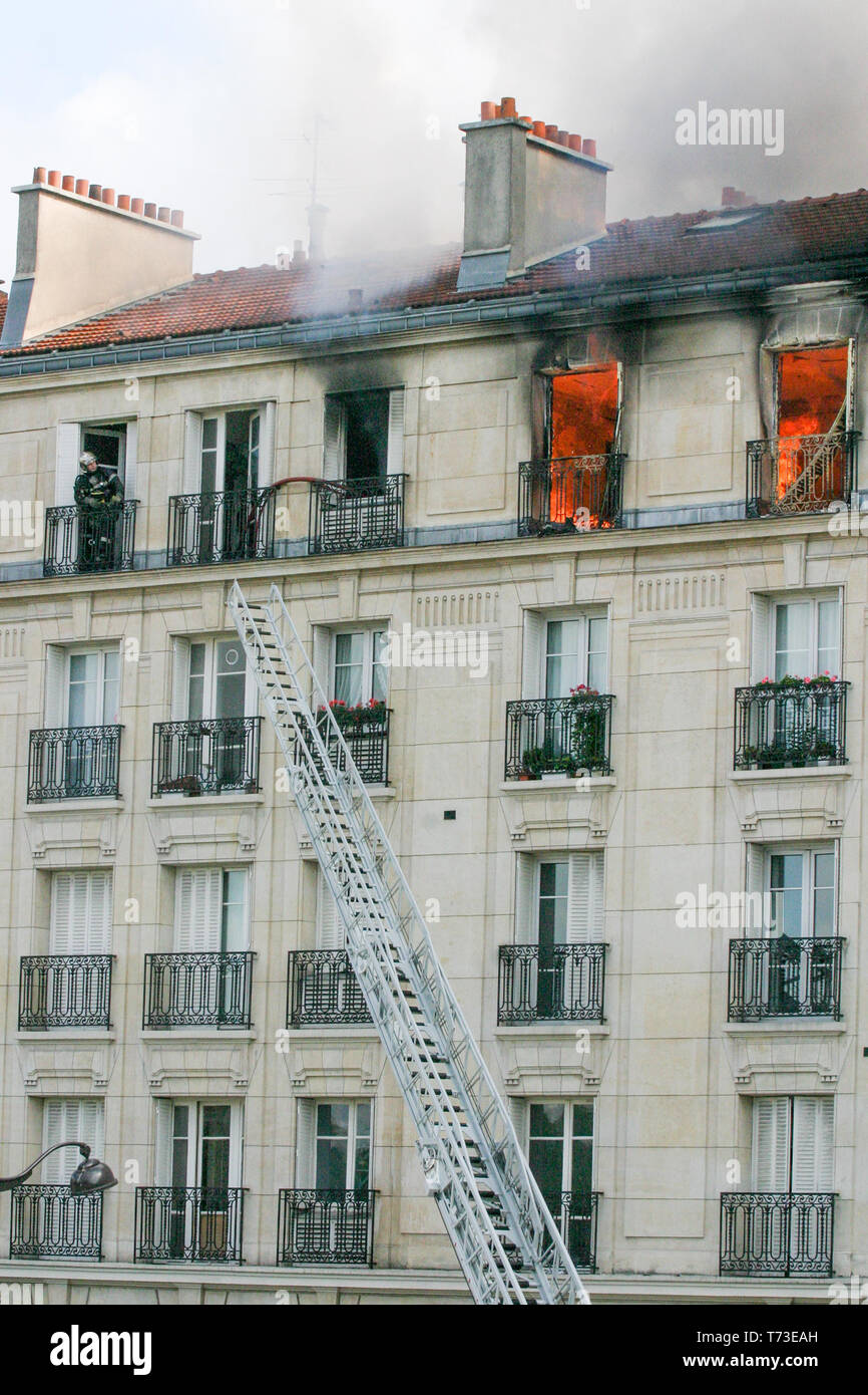Paris firefighters stop appartment fire, Paris, France Stock Photo - Alamy
