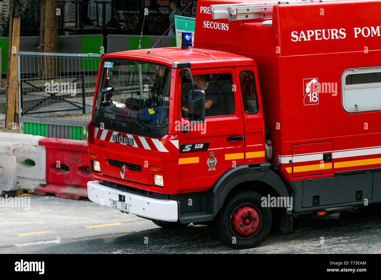 Paris firefighters stop appartment fire, Paris, France Stock Photo - Alamy