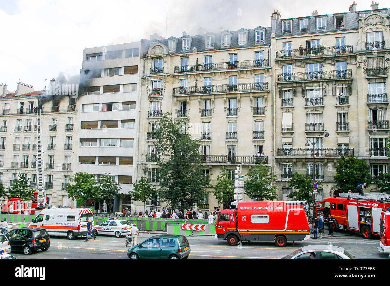 Paris firefighters stop appartment fire, Paris, France Stock Photo - Alamy