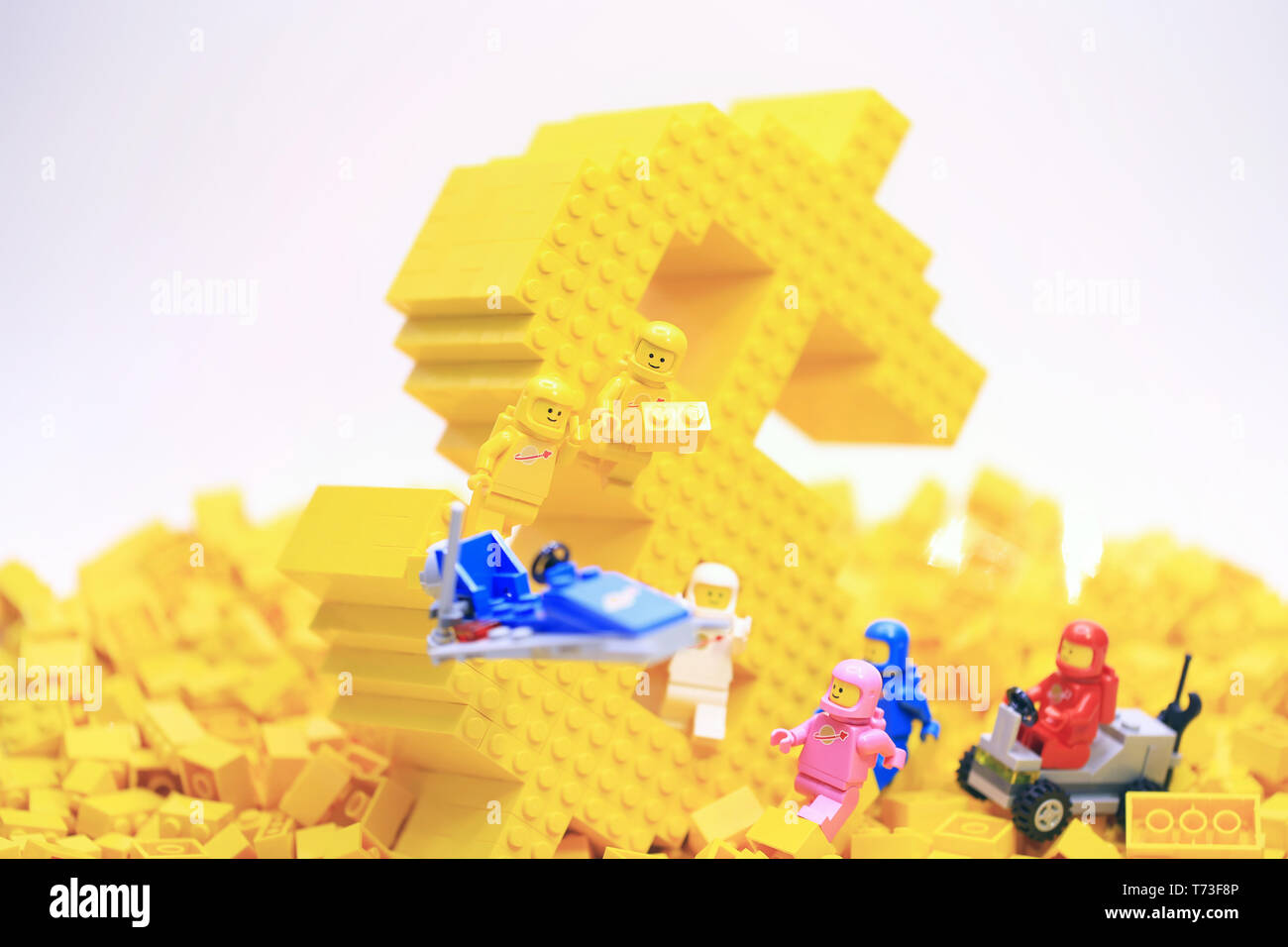 Old lego figure hi-res stock photography and images - Alamy