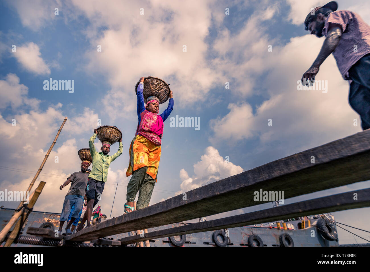 Dock workers hi-res stock photography and images - Alamy