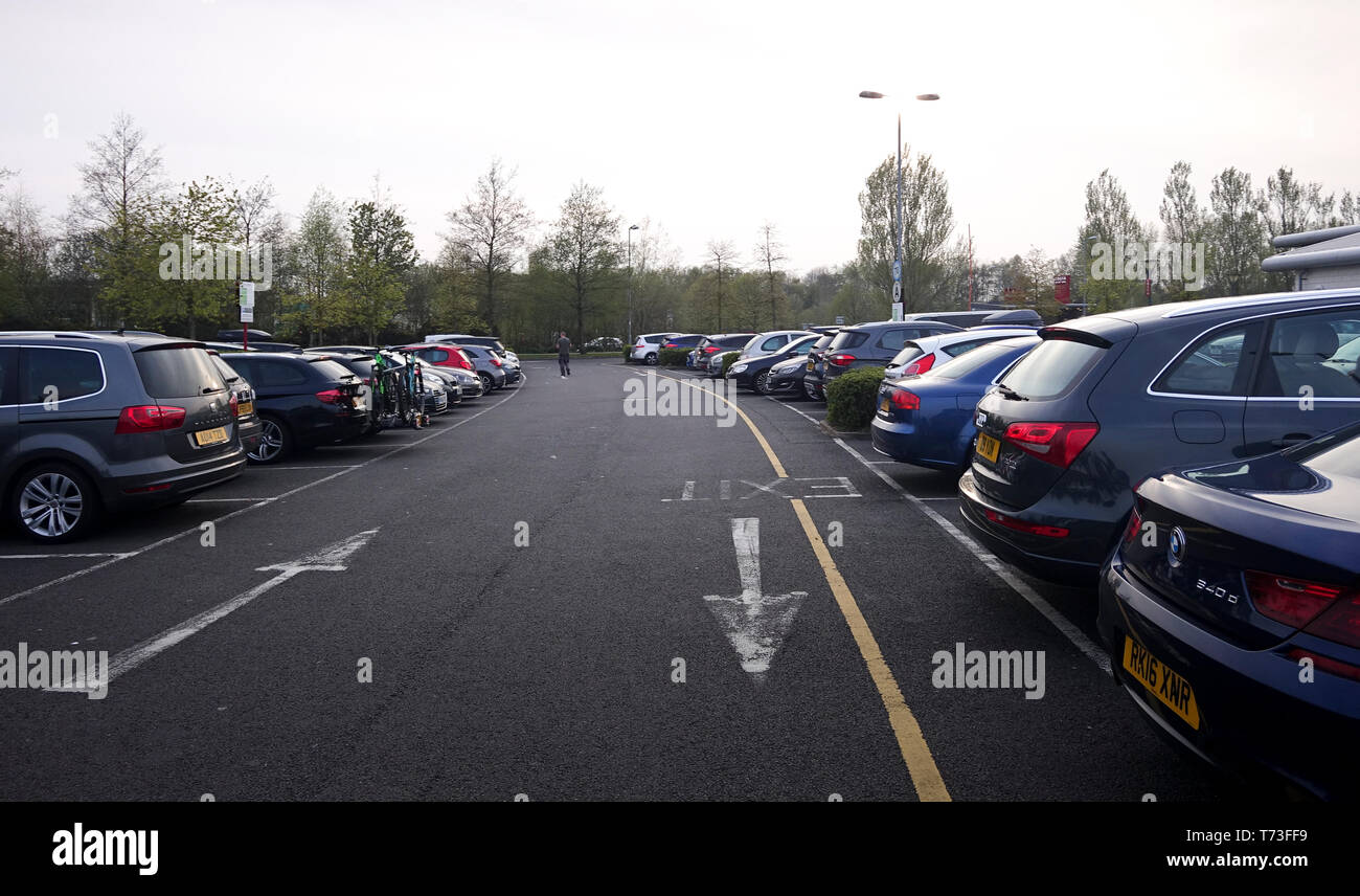 Two cars parking hi-res stock photography and images - Alamy
