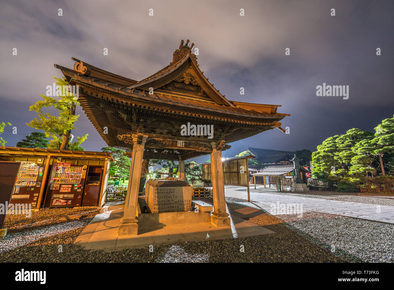 Late night Chozuya ちょうずや or Temizuya 手水や water ablution pavilion and ...