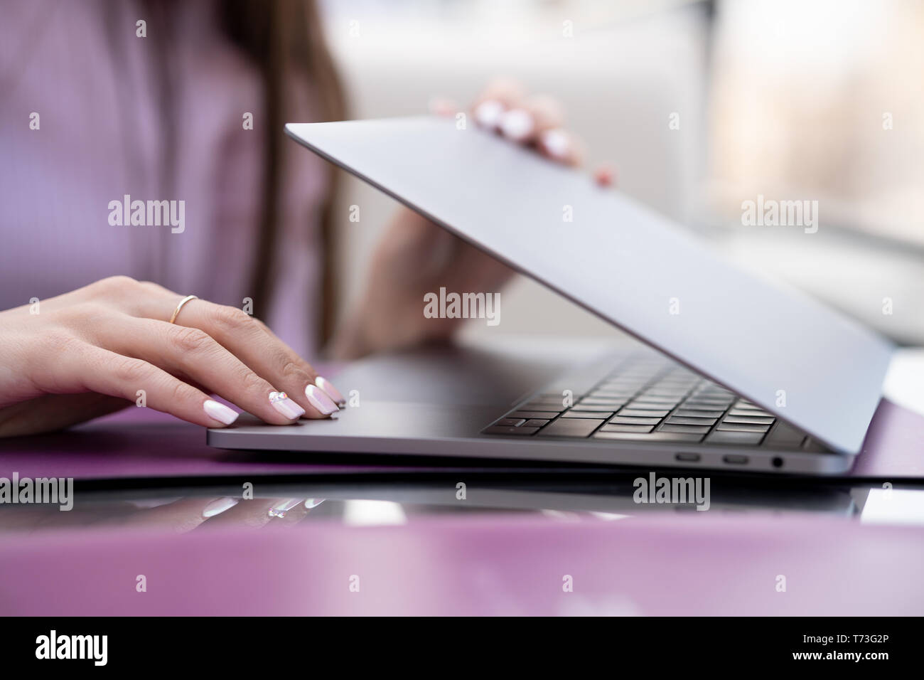 Women's hands open or close the laptop Stock Photo - Alamy