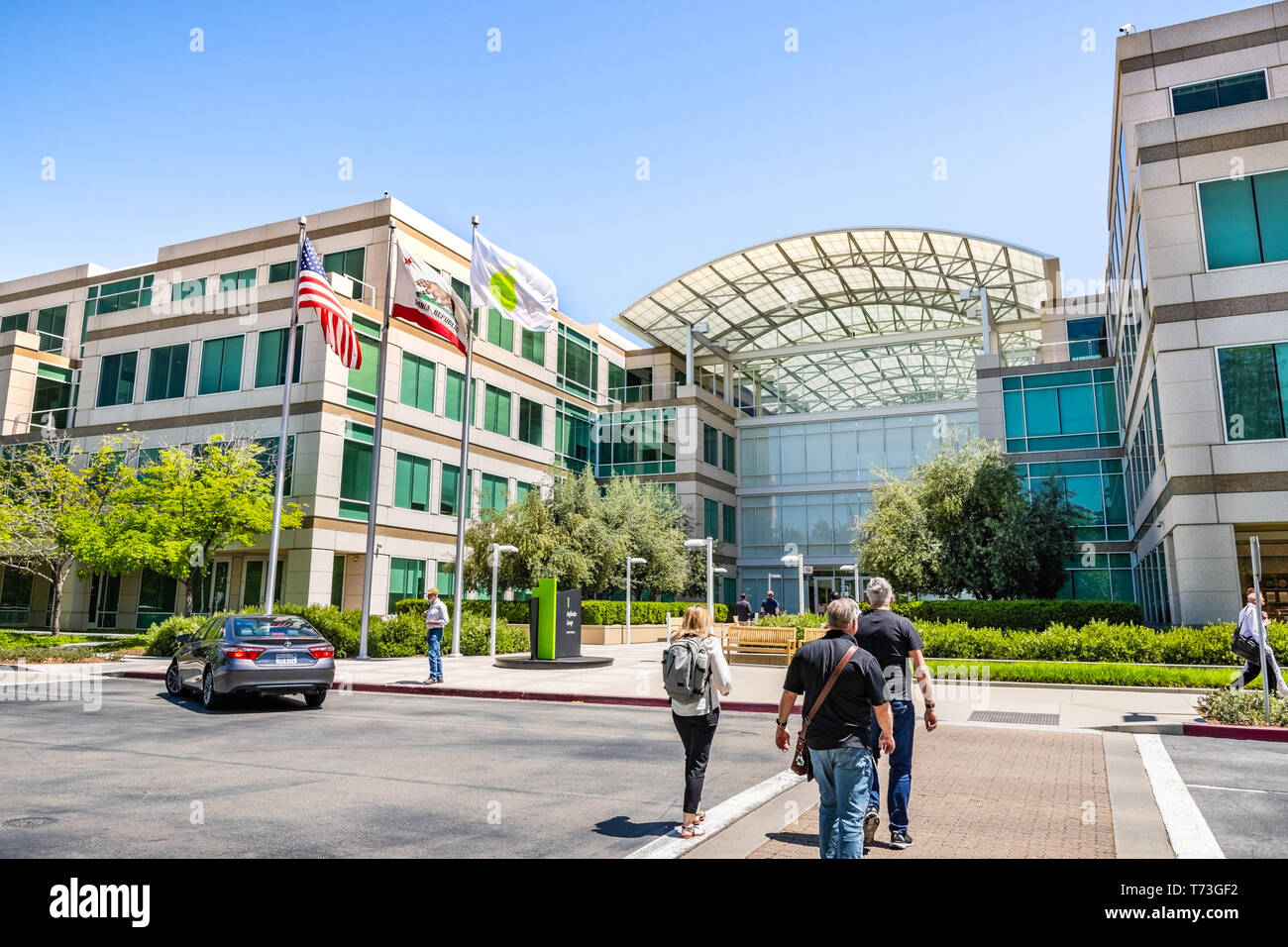 Apple campus hi-res stock photography and images - Alamy