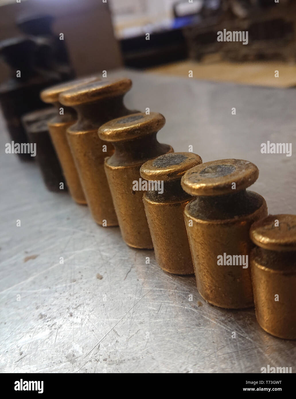 A set of old used vintage weights. Measurements of grams and kilograms ...