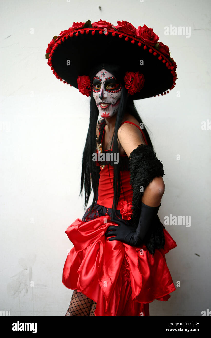 a woman characterized as Catrina pose for photo in Sao Paulo Stock ...