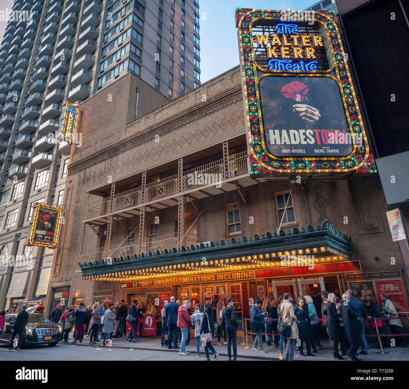 Theatergoers hi-res stock photography and images - Alamy