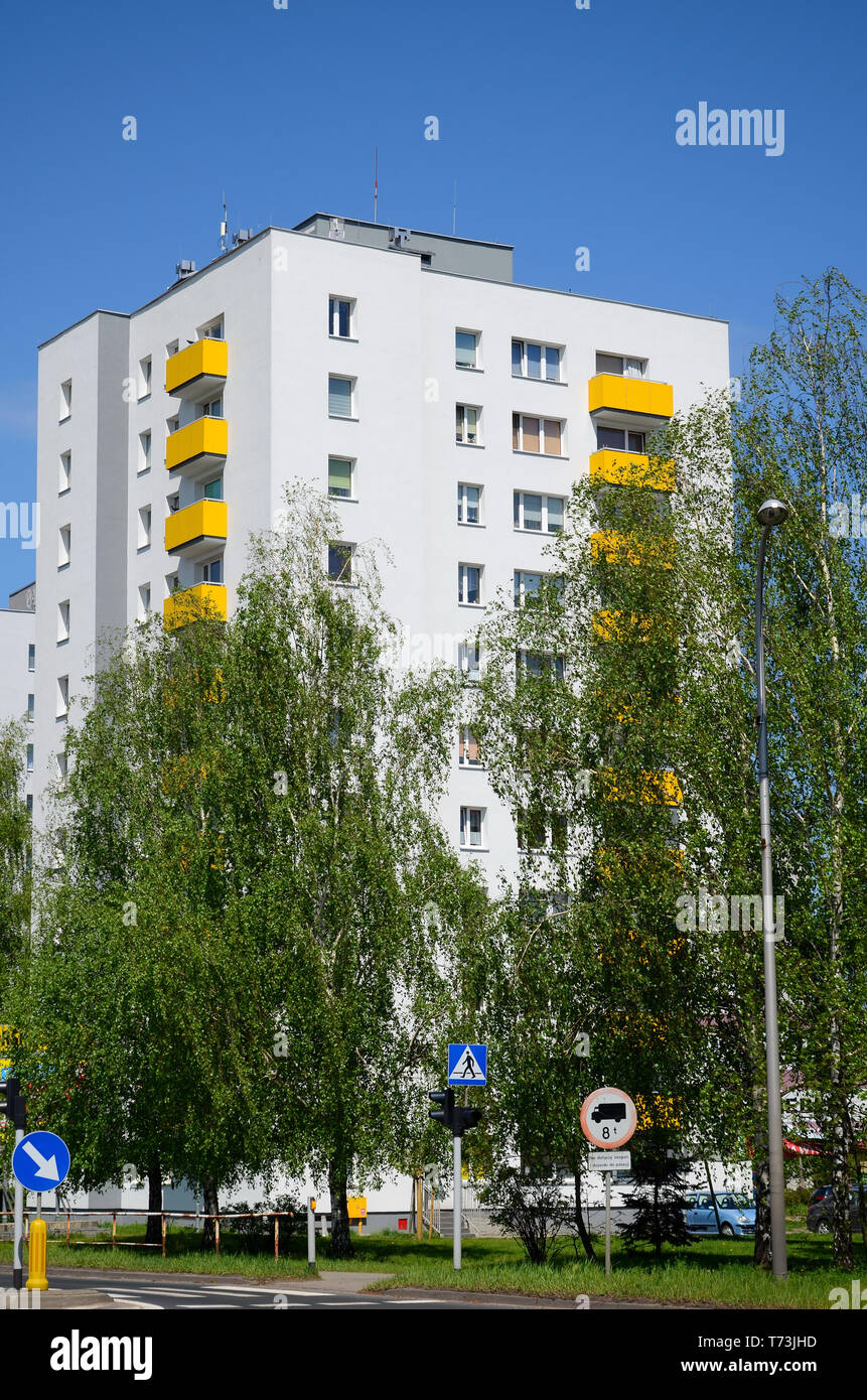 Tall apartment building new block hi-res stock photography and images ...