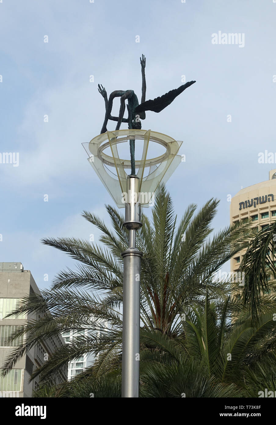 Icarus sculpture hi-res stock photography and images - Alamy