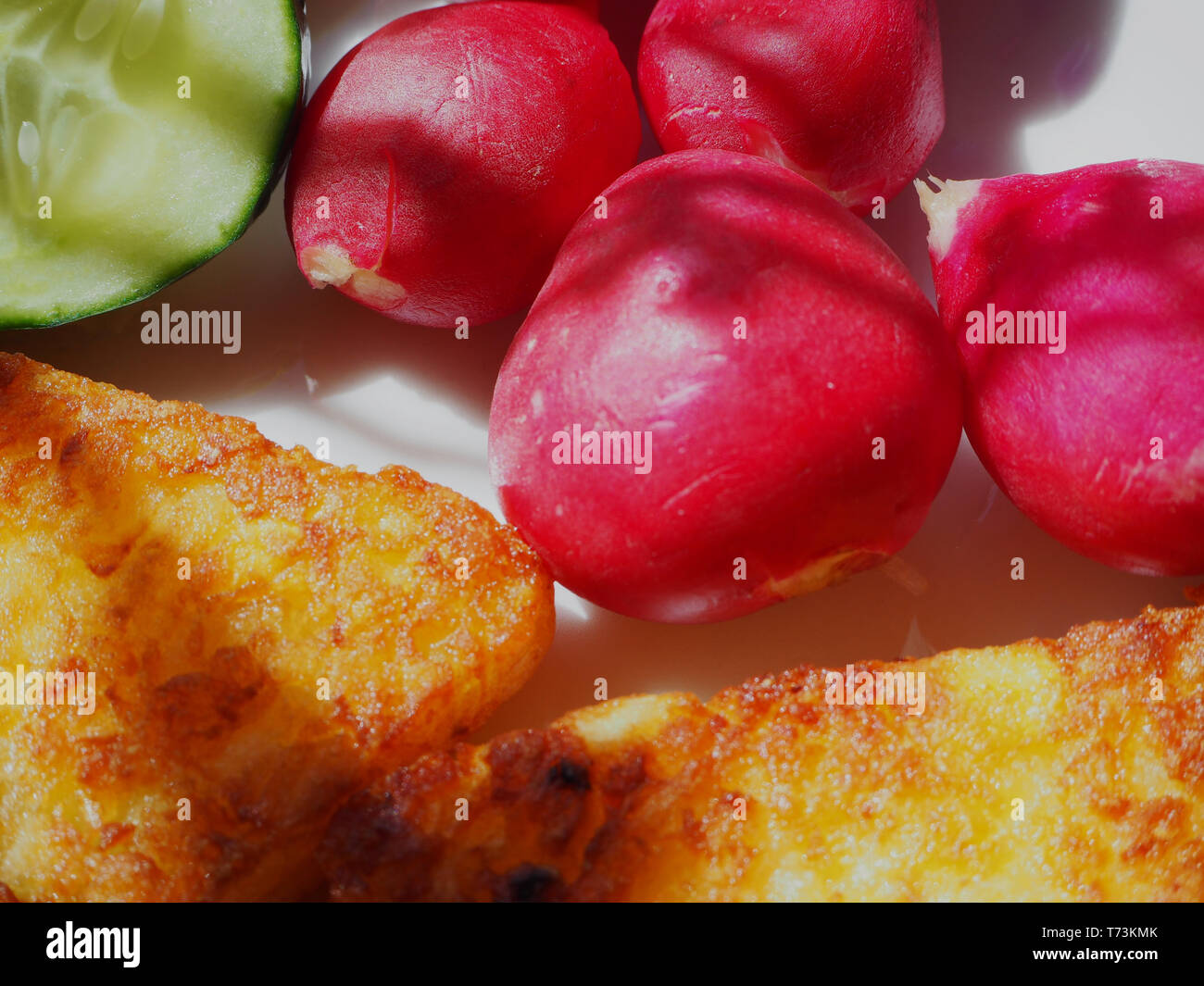 Radishes with tops hi-res stock photography and images - Alamy
