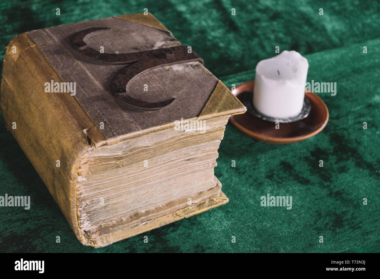 Medieval table hi-res stock photography and images - Alamy