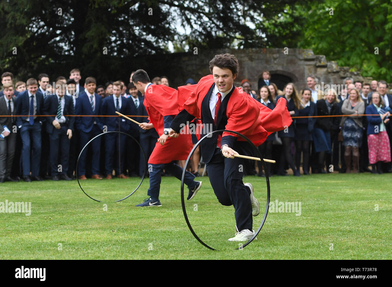 Trundle hoop hi-res stock photography and images - Alamy