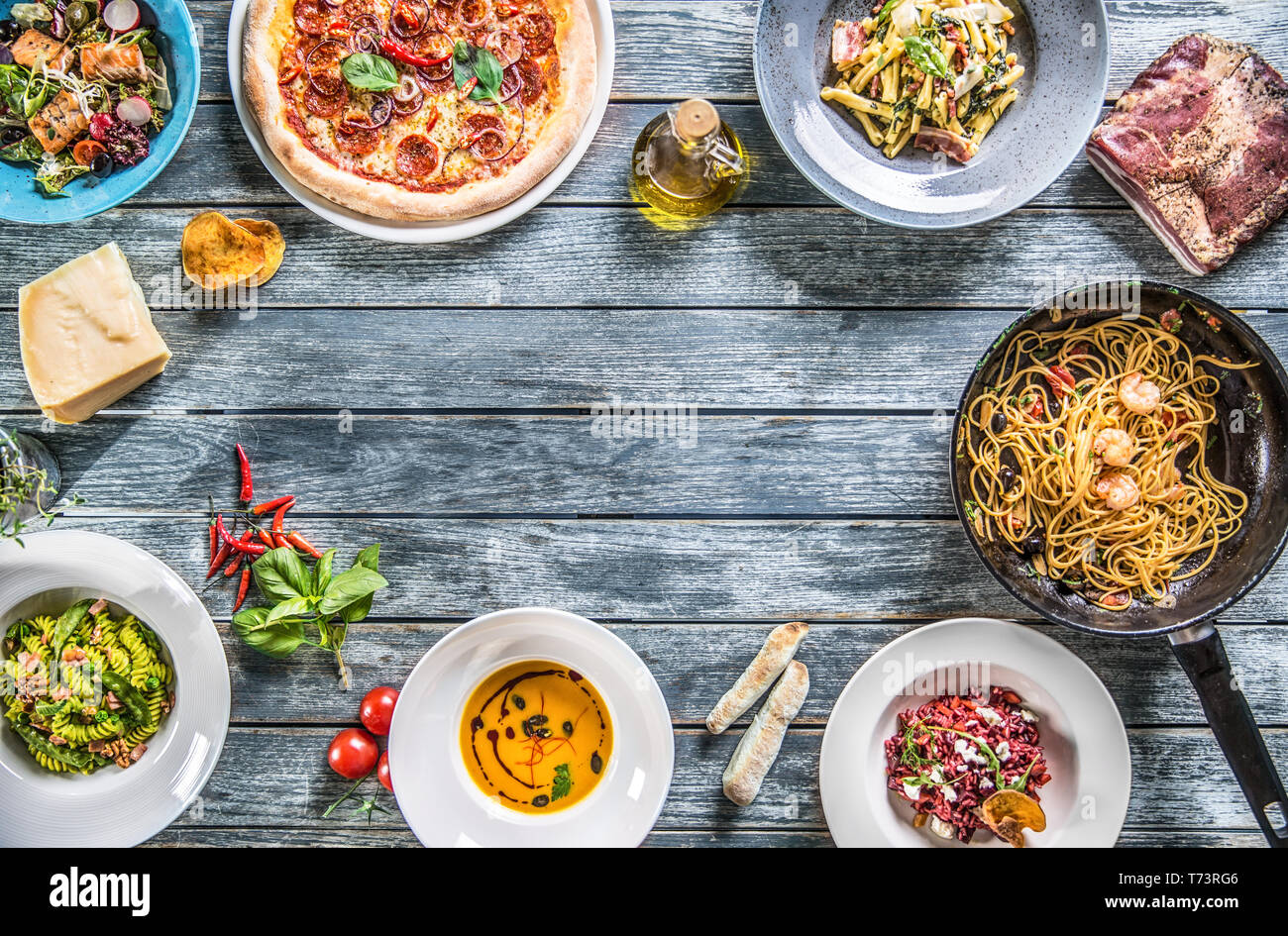 Pizza full view hi-res stock photography and images - Alamy