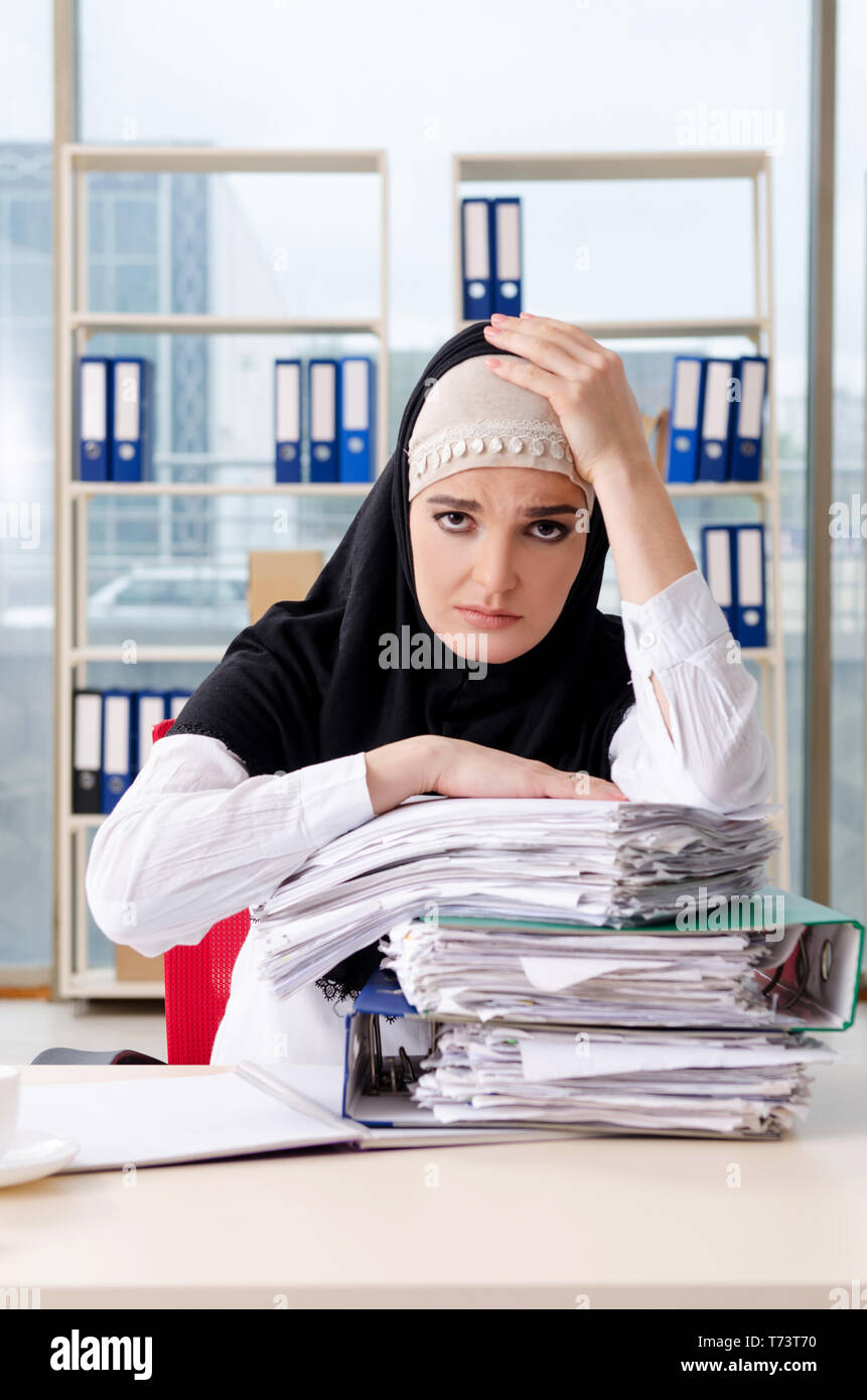 Woman muslim employee working hi-res stock photography and images - Alamy