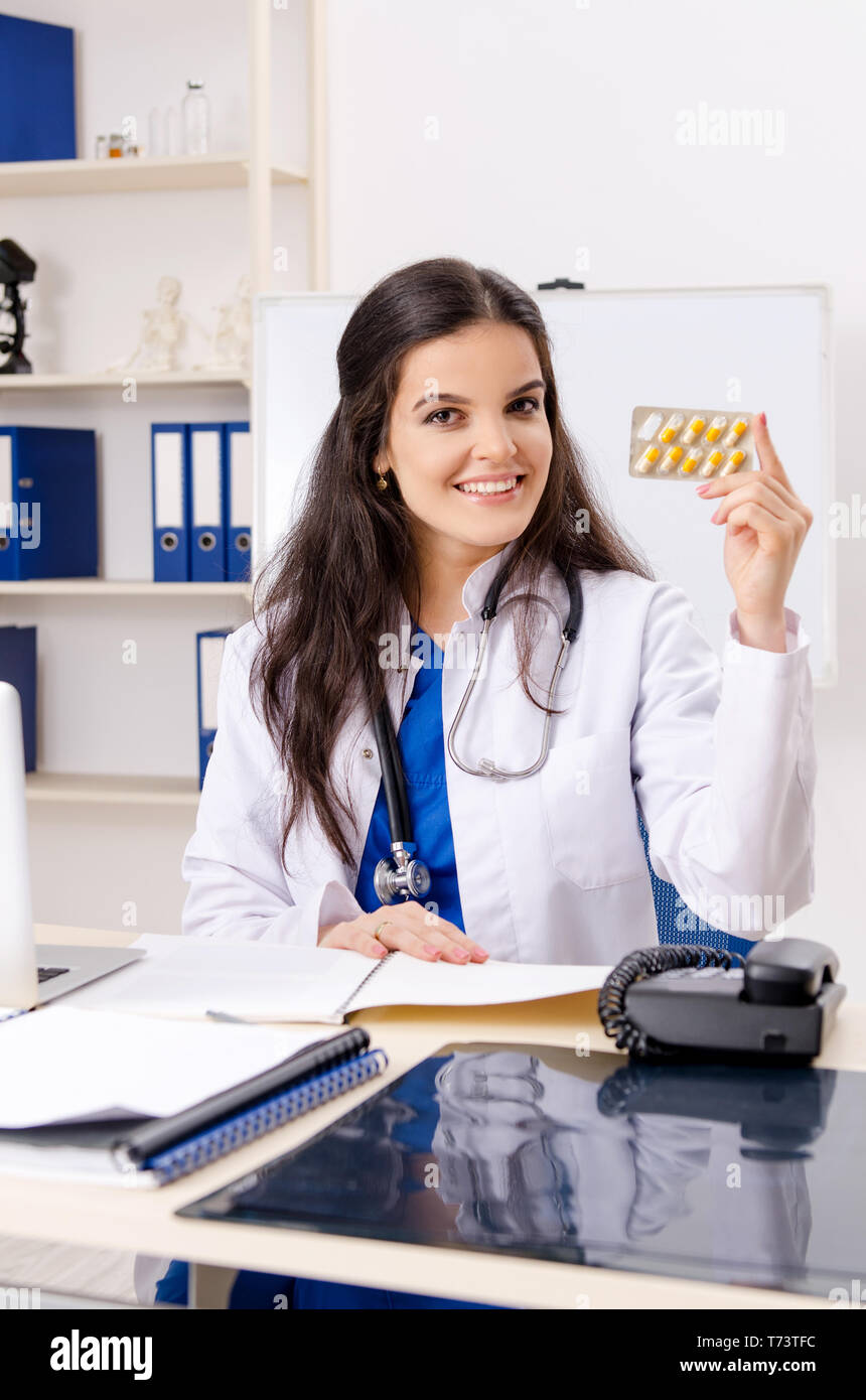 Female doctor working in the clinic Stock Photo - Alamy
