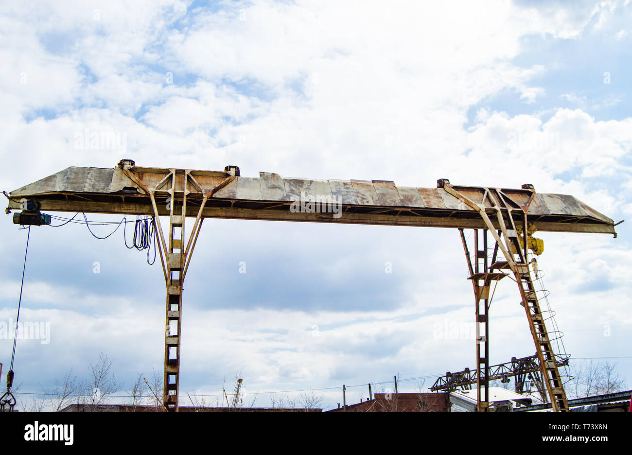 Rusty old crane gantry hi-res stock photography and images - Alamy