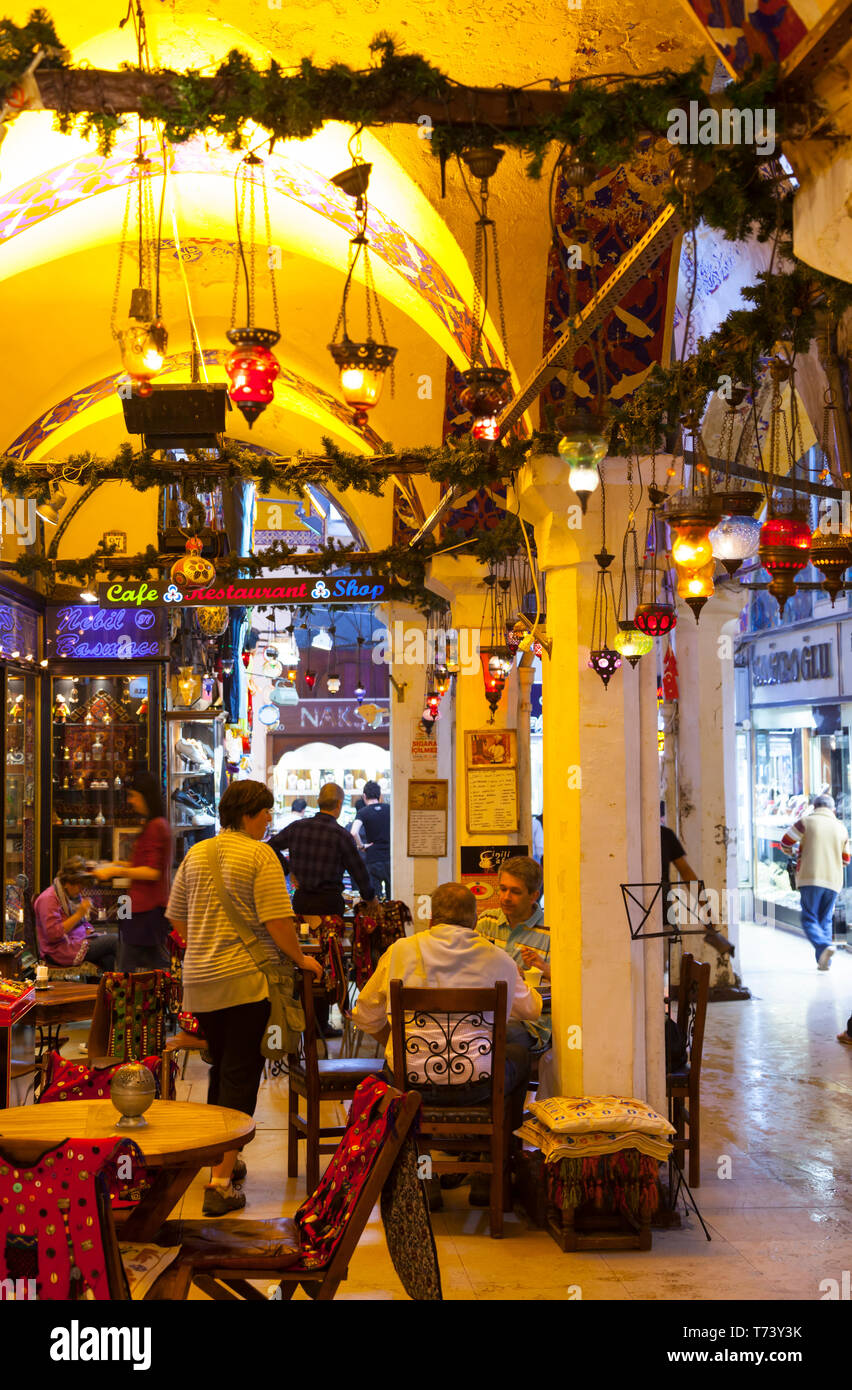 Gran bazar estambul hi-res stock photography and images - Alamy