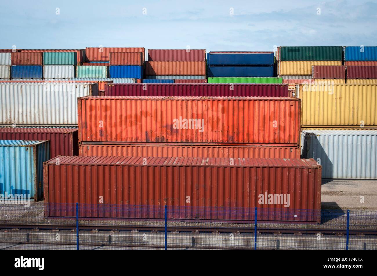 Road and rail shipping containers hi-res stock photography and images - Alamy