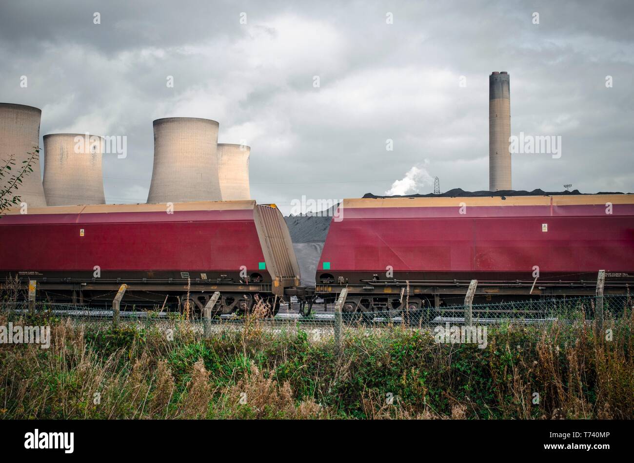 Coal train power station hi-res stock photography and images - Alamy