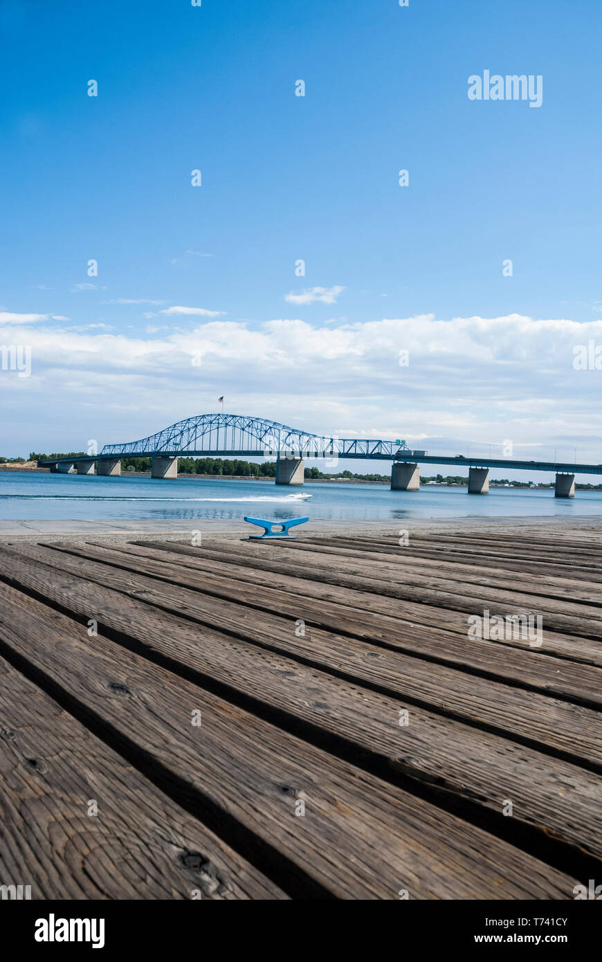 Blue bridge kennewick hi-res stock photography and images - Alamy