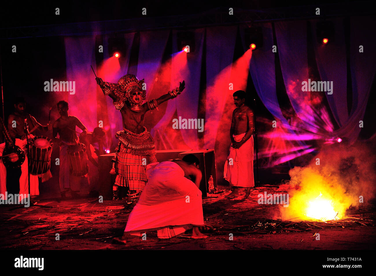 Theyyam folk dance hi-res stock photography and images - Alamy