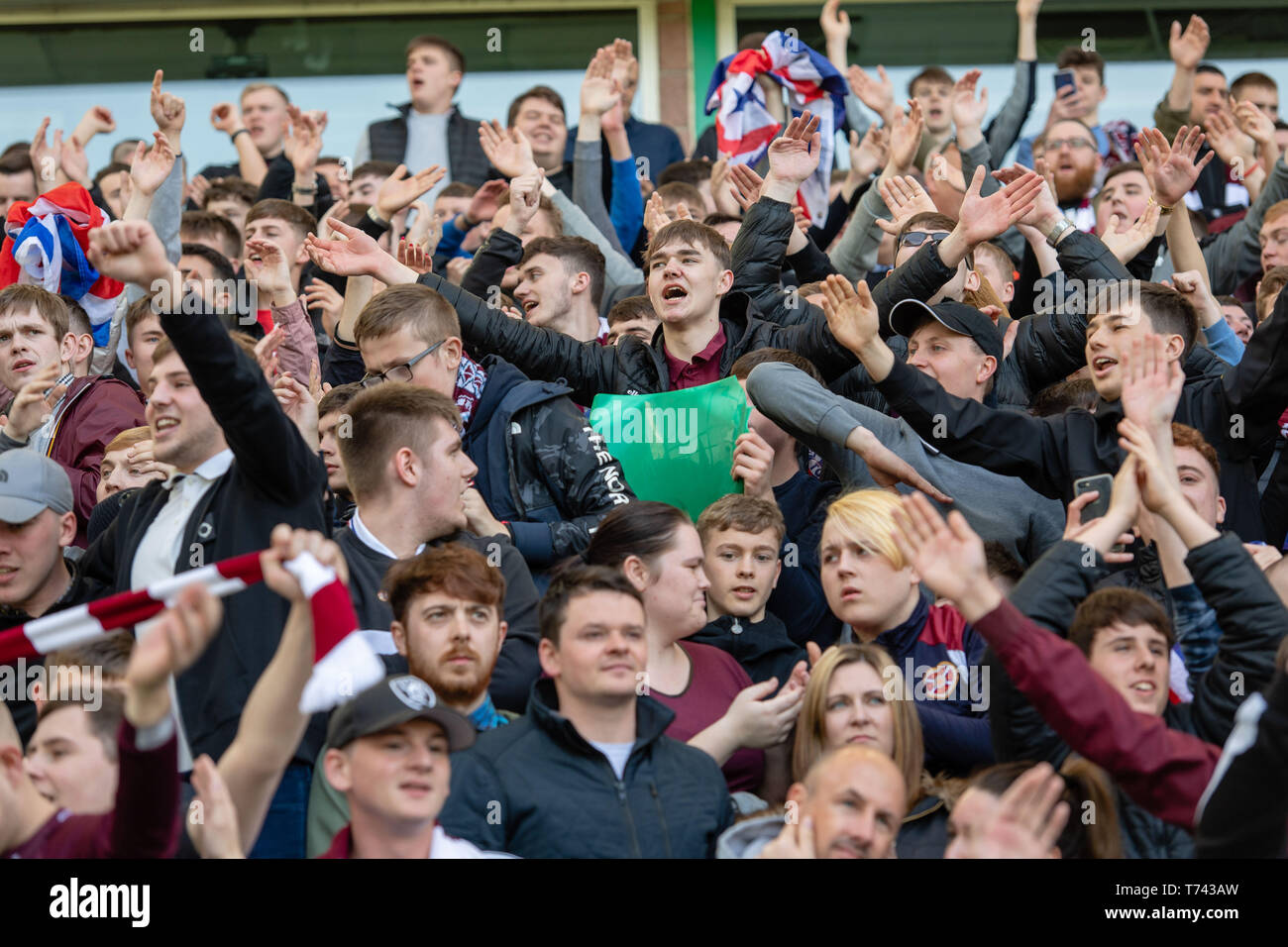 Stadium crowd hi-res stock photography and images - Alamy