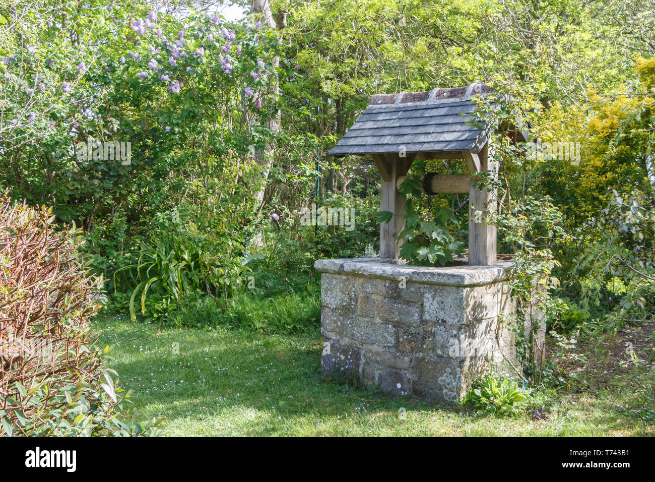 Decorative stone water well hi-res stock photography and images - Alamy