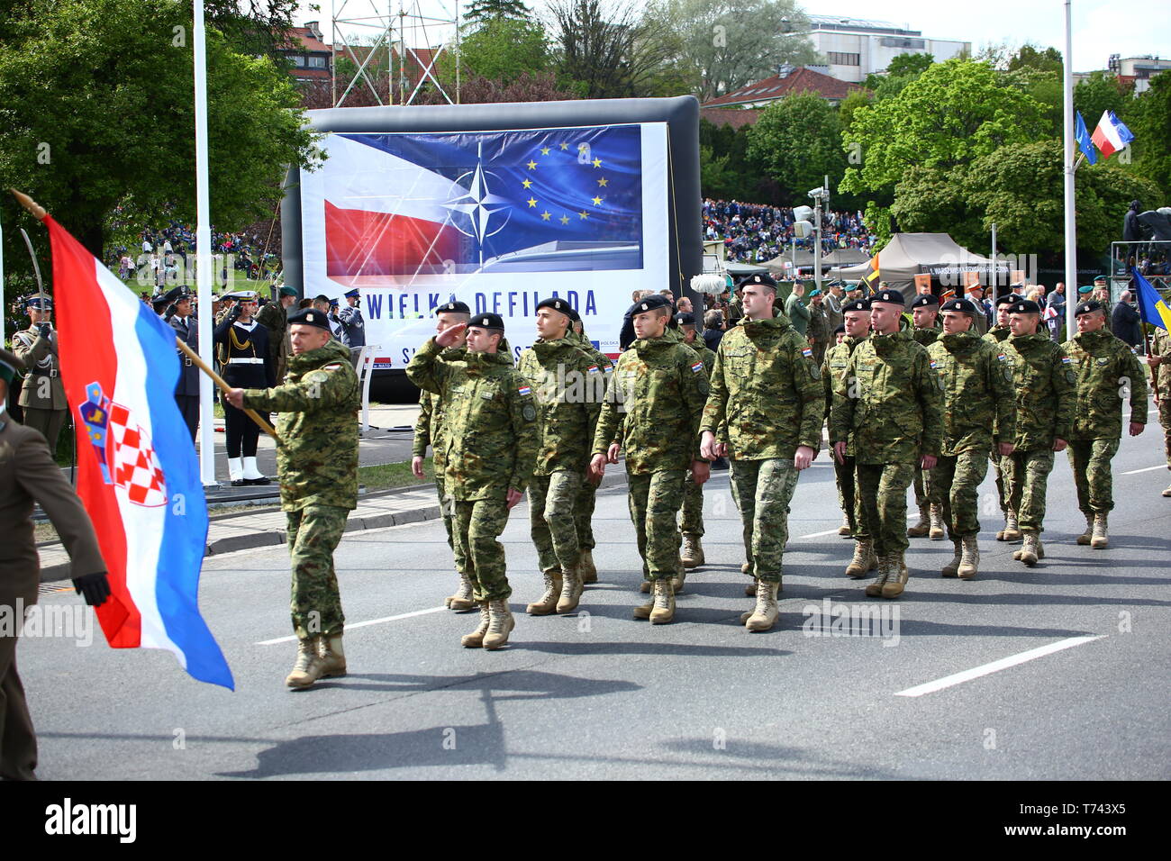 Poland: Soldiers of NATO and European countries march at military ...