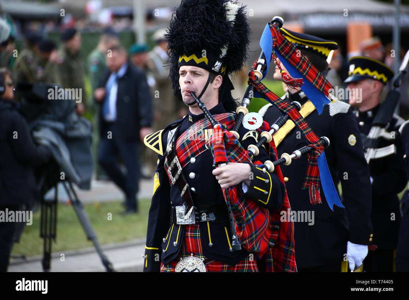 Poland: Soldiers of NATO and European countries march at military ...
