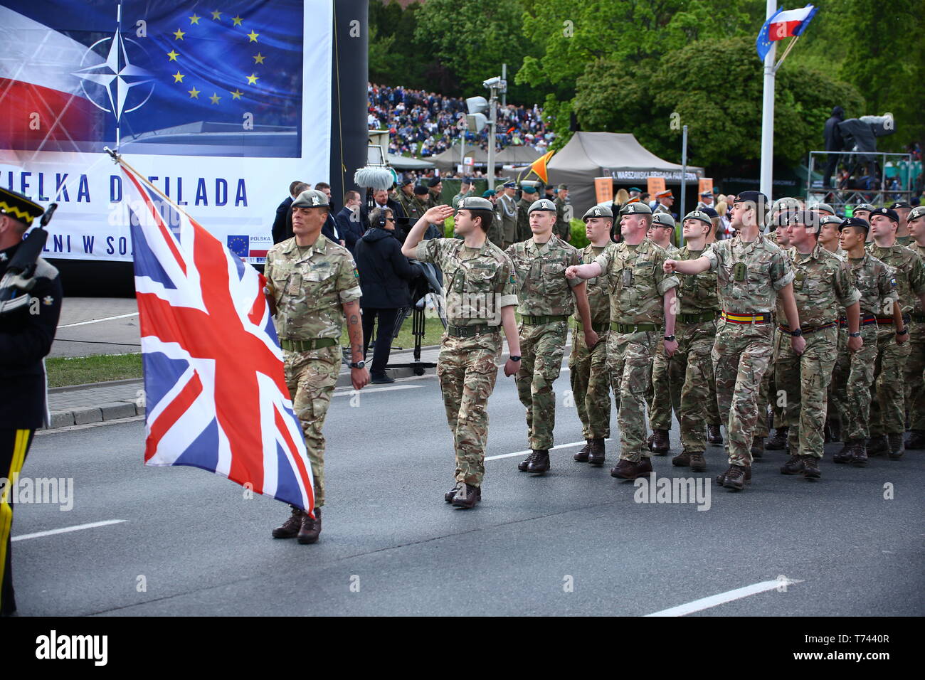 Poland: Soldiers of NATO and European countries march at military ...