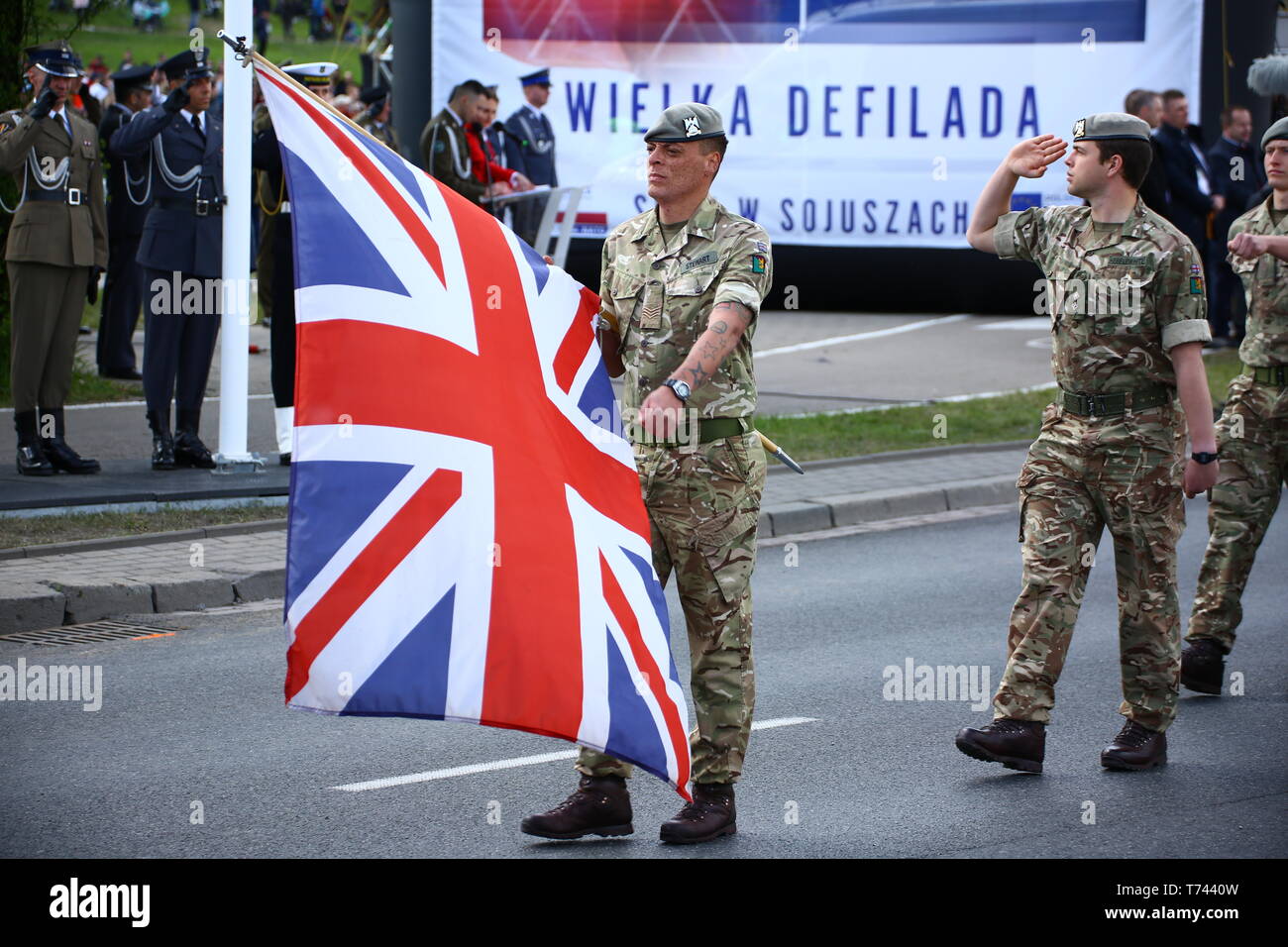 Poland: Soldiers of NATO and European countries march at military ...