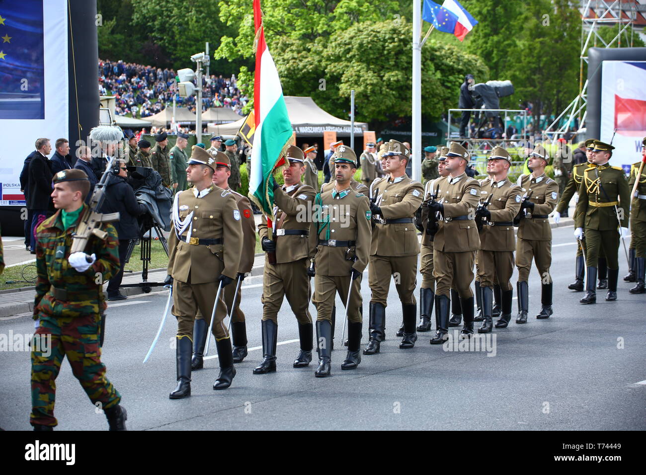 Poland: Soldiers of NATO and European countries march at military ...
