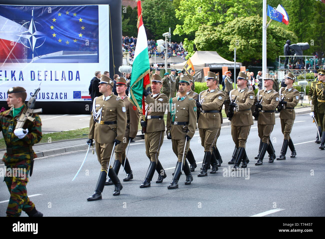 Poland: Soldiers of NATO and European countries march at military ...