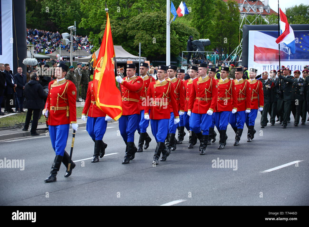 Poland: Soldiers of NATO and European countries march at military ...