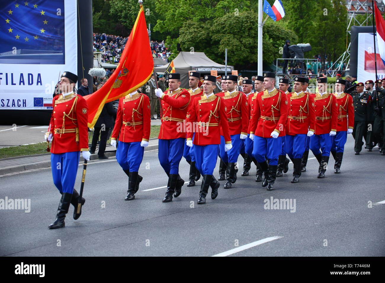 Poland: Soldiers of NATO and European countries march at military ...