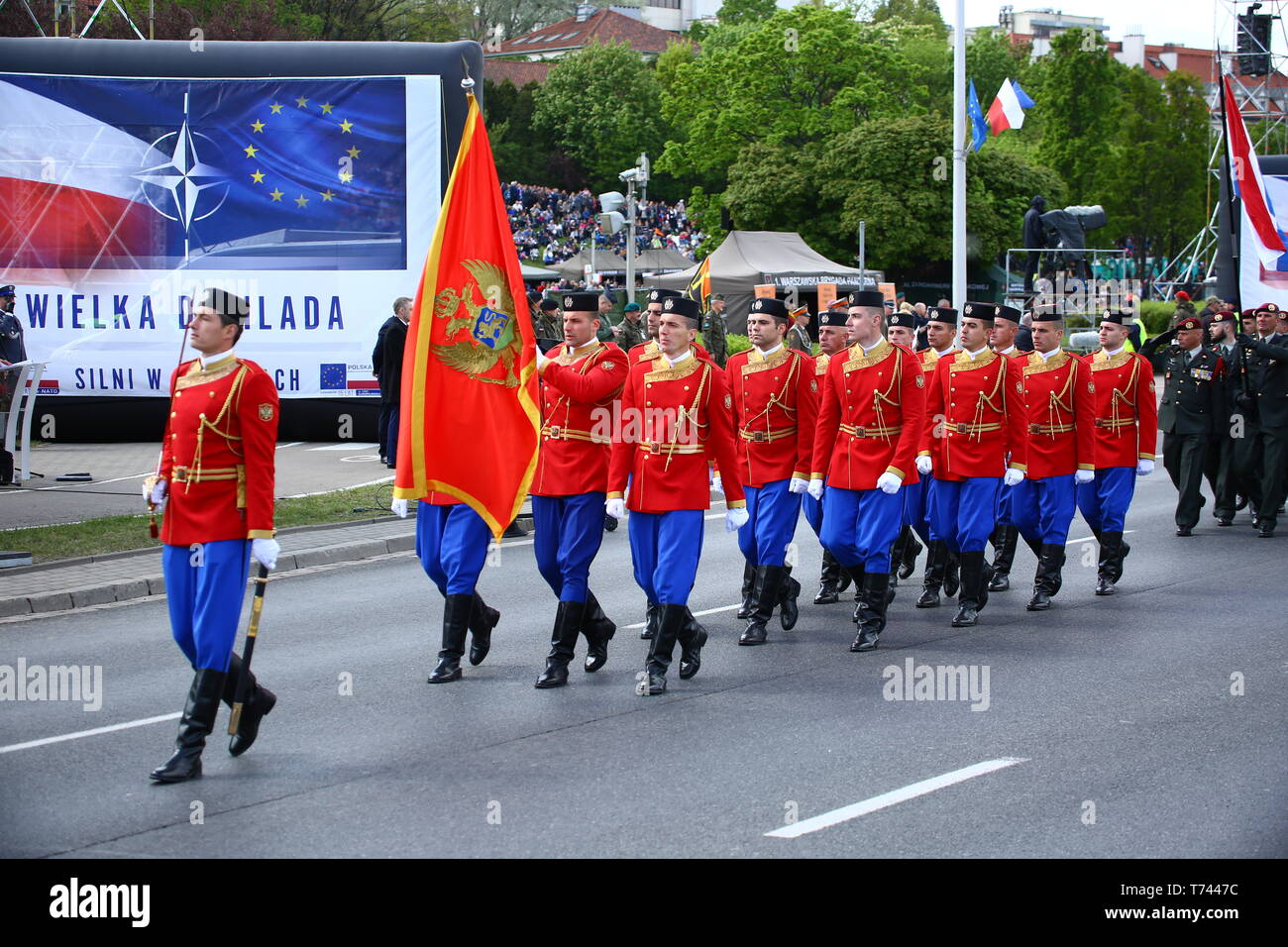 Poland: Soldiers of NATO and European countries march at military ...