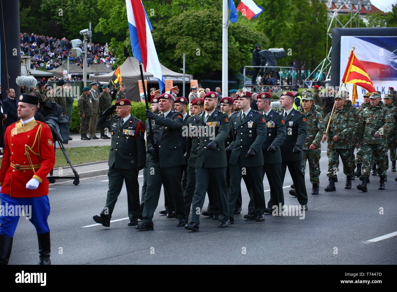 Poland: Soldiers of NATO and European countries march at military ...