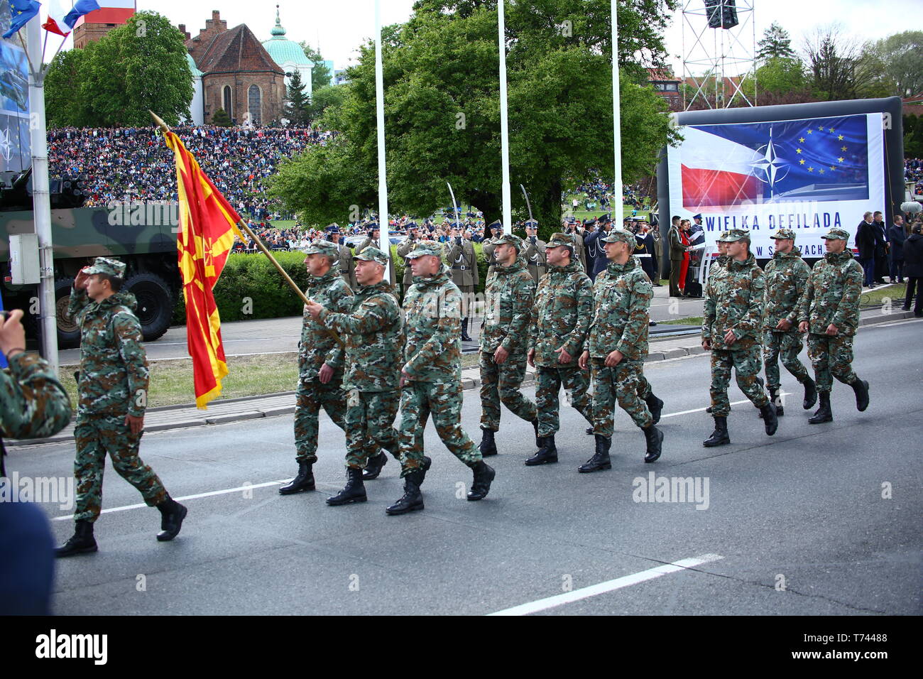 Poland: Soldiers of NATO and European countries march at military ...