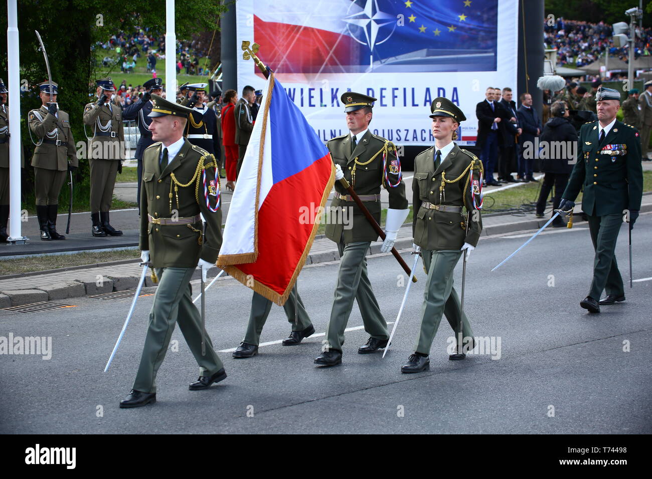 Poland: Soldiers of NATO and European countries march at military ...