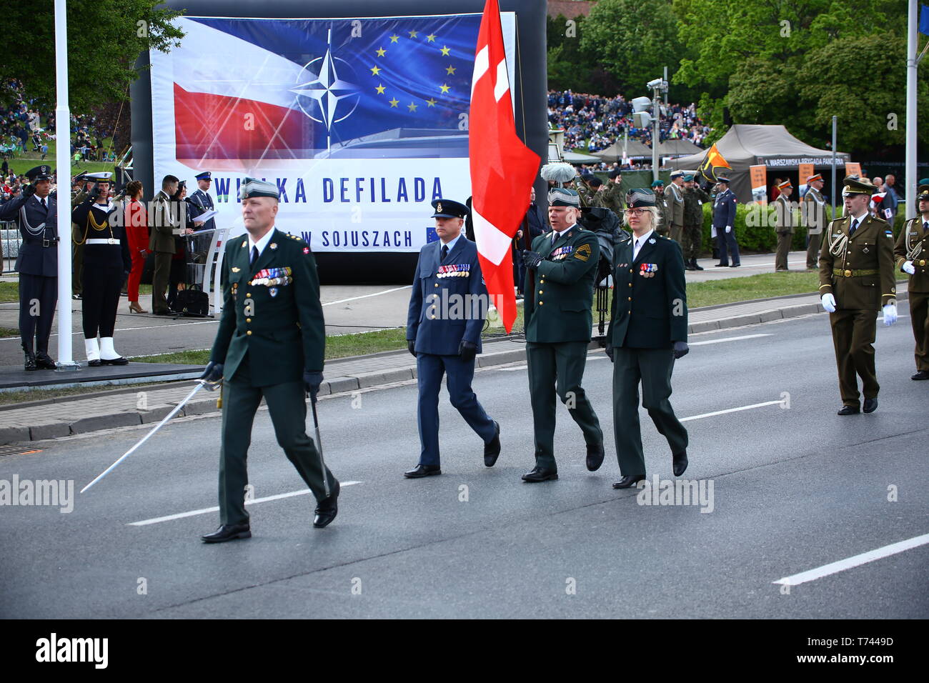 Poland: Soldiers of NATO and European countries march at military ...