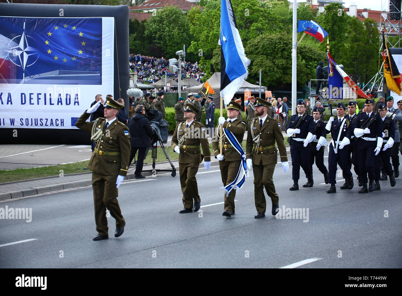Poland: Soldiers of NATO and European countries march at military ...