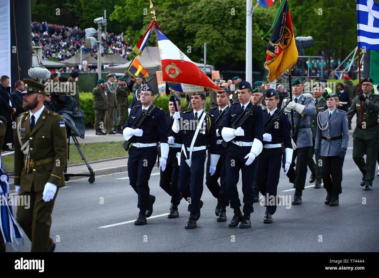 Poland: Soldiers of NATO and European countries march at military ...