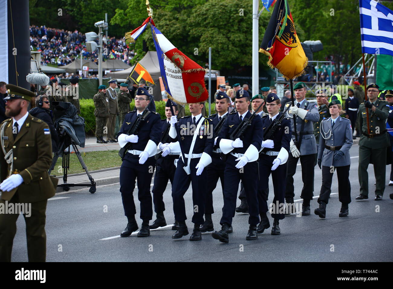 Poland: Soldiers of NATO and European countries march at military ...