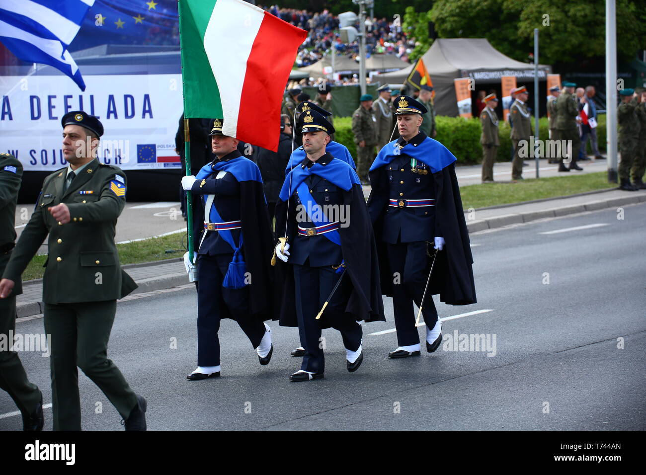 Poland: Soldiers of NATO and European countries march at military ...