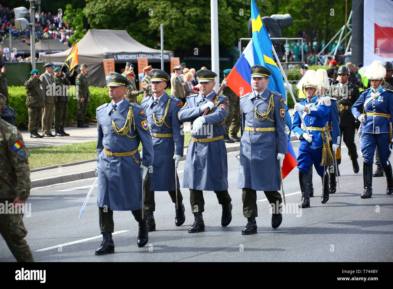 Poland: Soldiers of NATO and European countries march at military ...